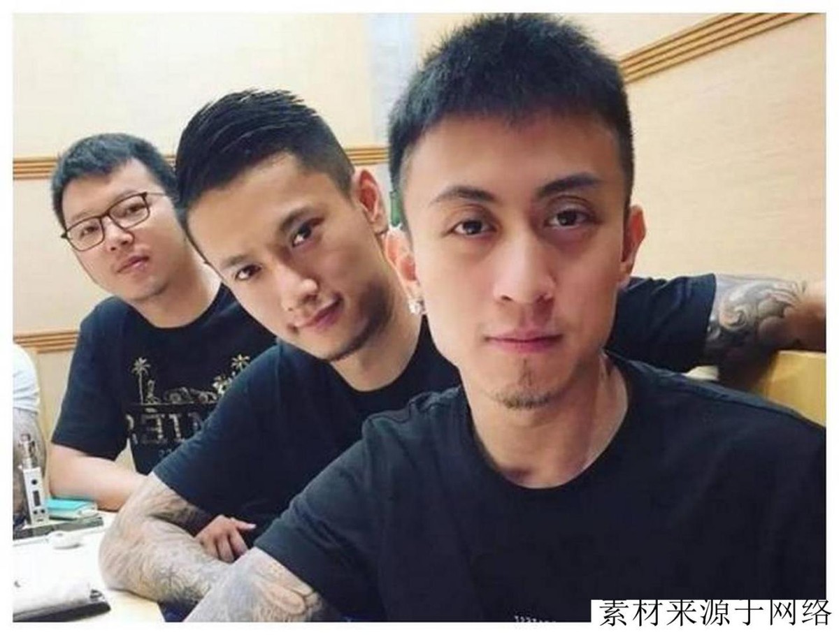 Qin Fen and the mixed-race beauty go skiing to escape the summer heat ...