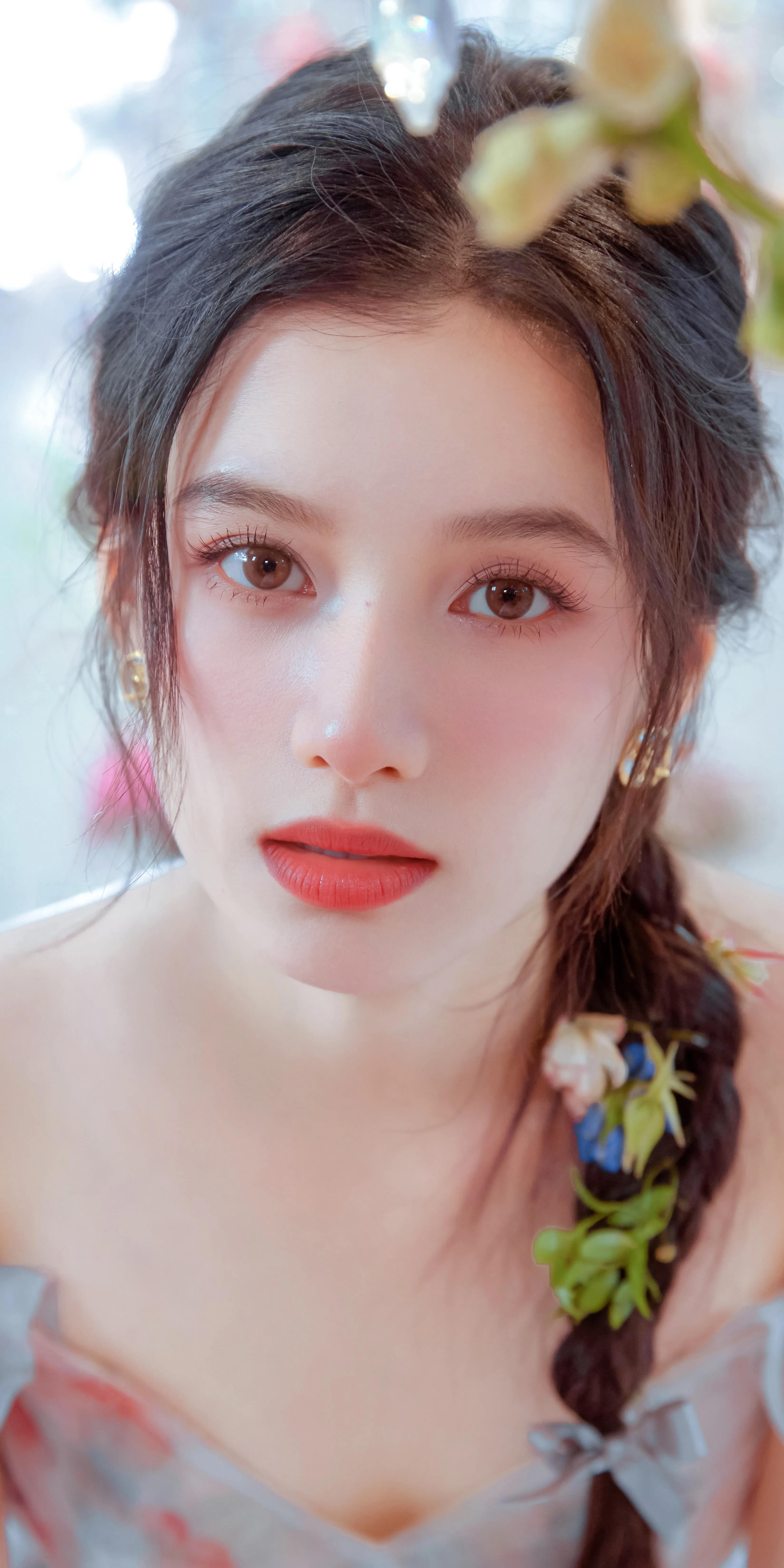 Zhang Jingyi Flower Braided Hair - iNEWS