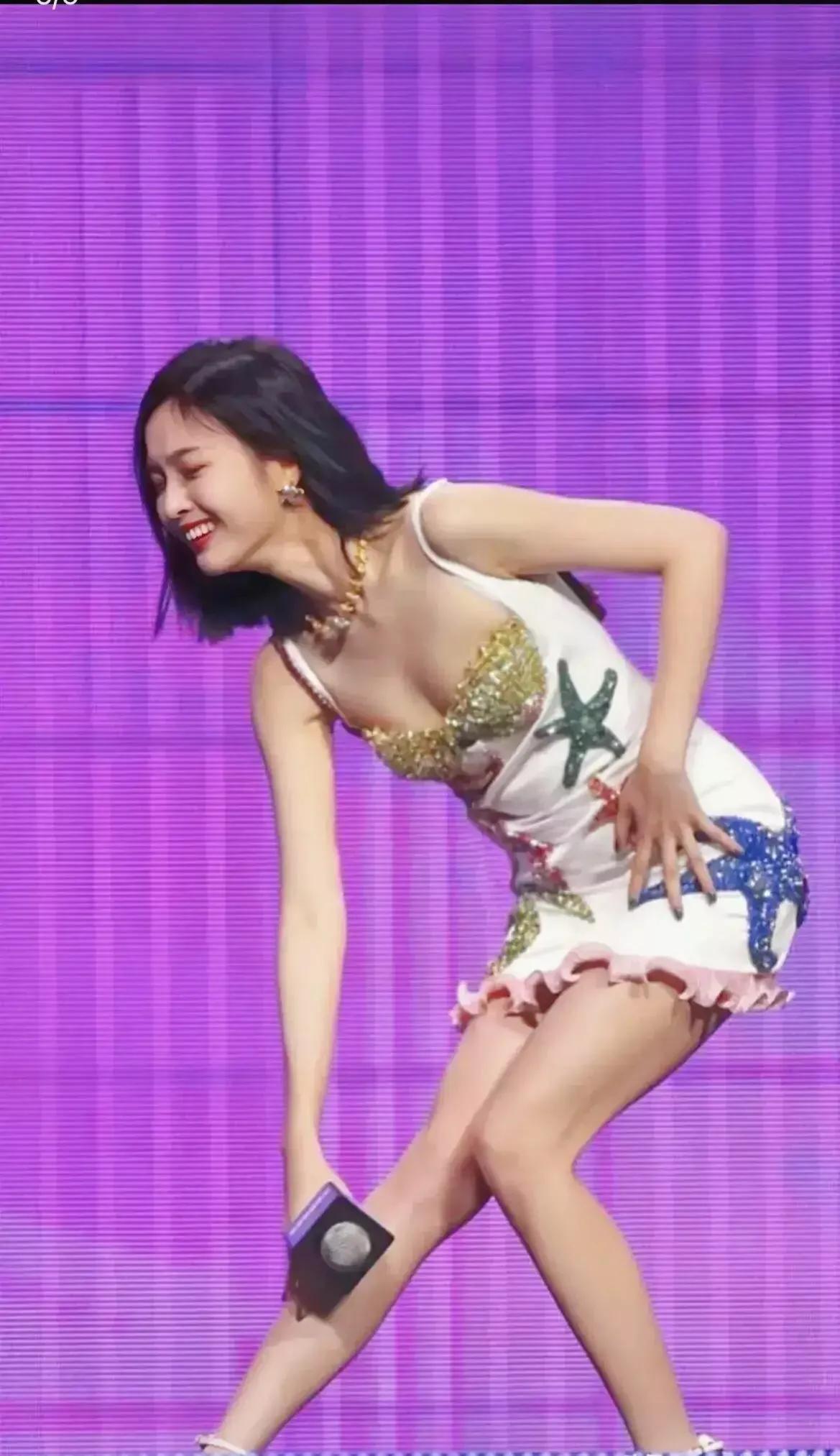 Wu Xuanyi, feet - iMedia