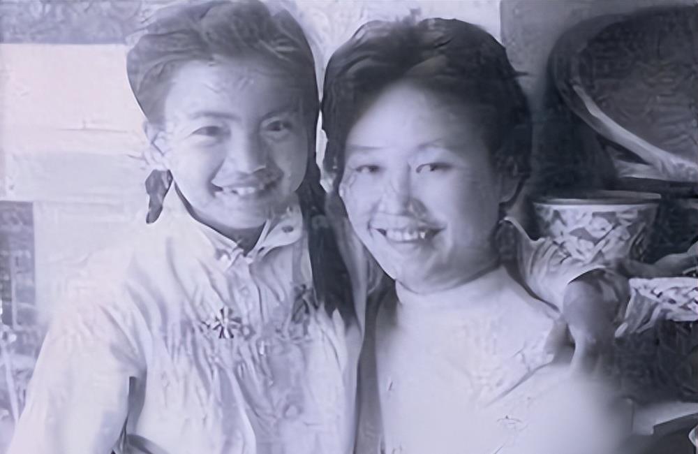 Zhang Ye broke up with Zhang Xing 25 years ago: She lost her father and ...