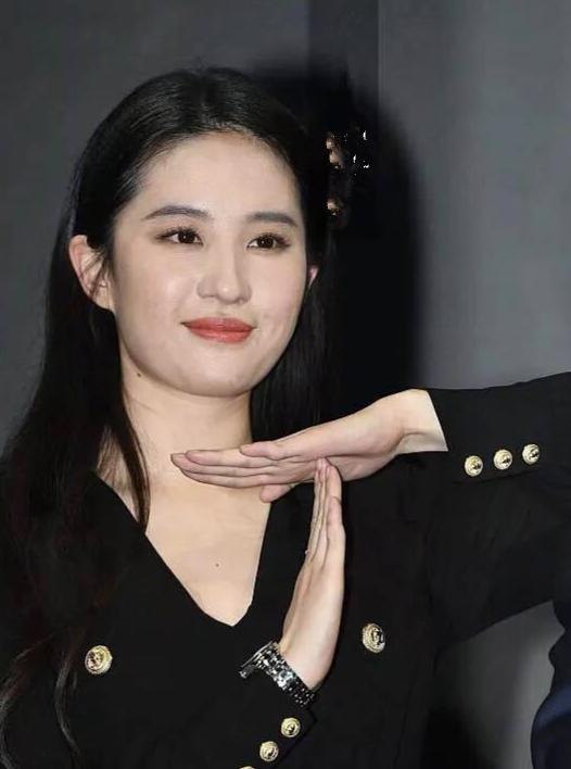 After Zhao Yazhi, Yang Yuying, and Yan Ni removed their makeup ...