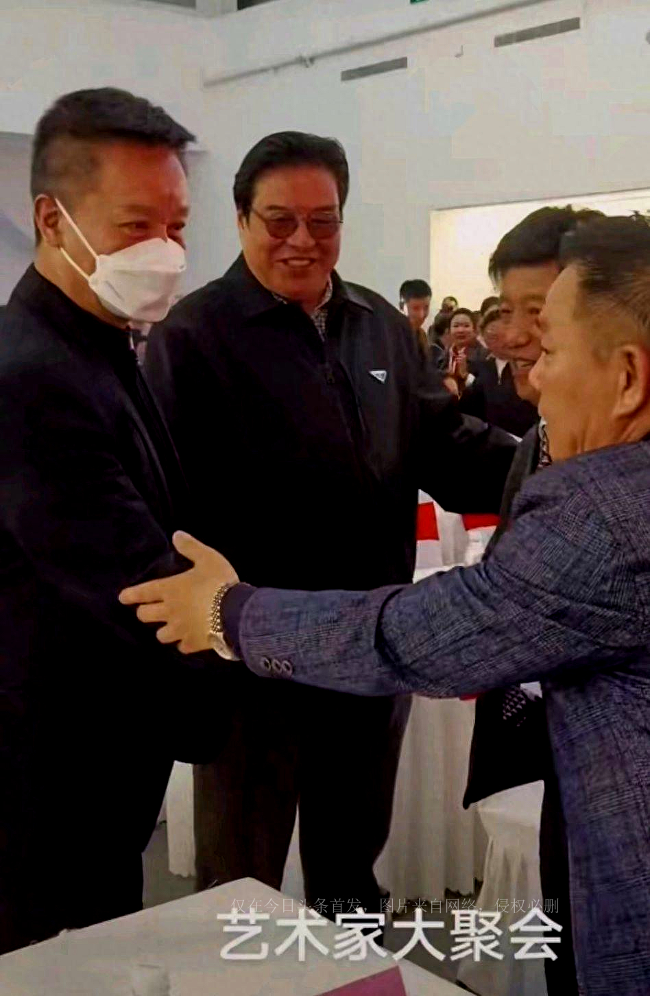 At a gathering of old artists in Beijing, Li Shuangjiang became the ...