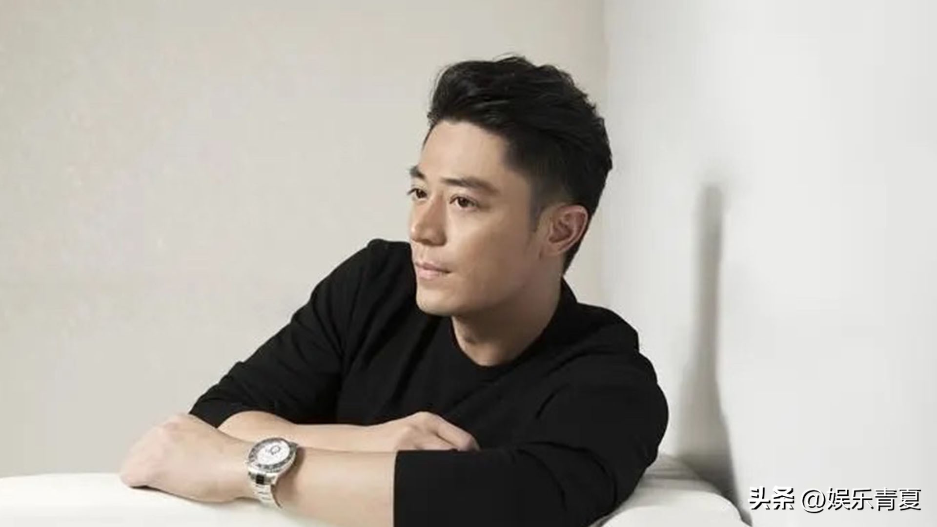 Huo Jianhua returns to the film industry! He is still handsome at the ...