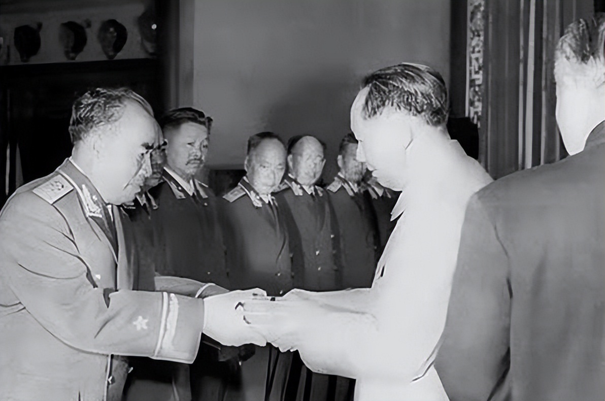 Both are among the top ten generals, which one is more powerful, Su Yu ...