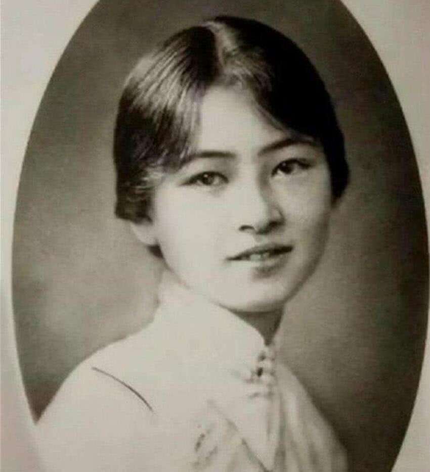 In the 1950s, when Beijing was demolishing ancient city walls on a ...