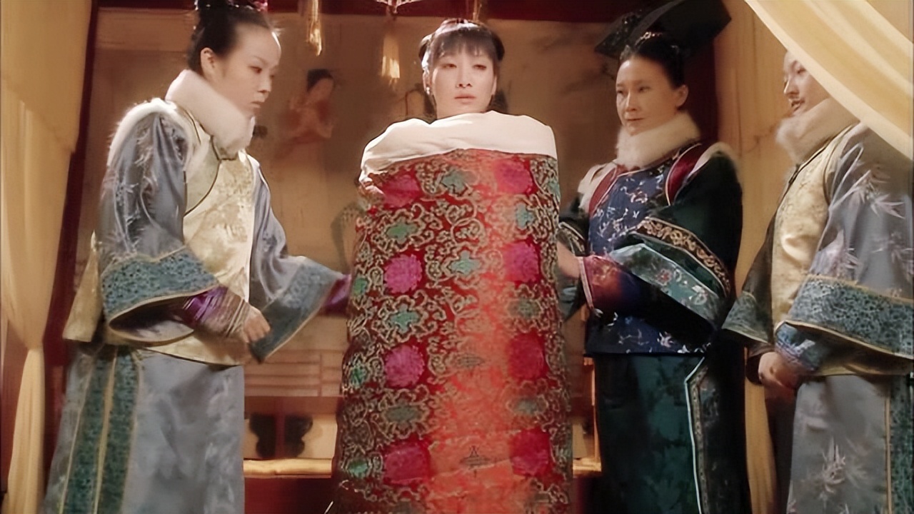 Why can't concubines of the Qing Dynasty make a sound when they are in ...