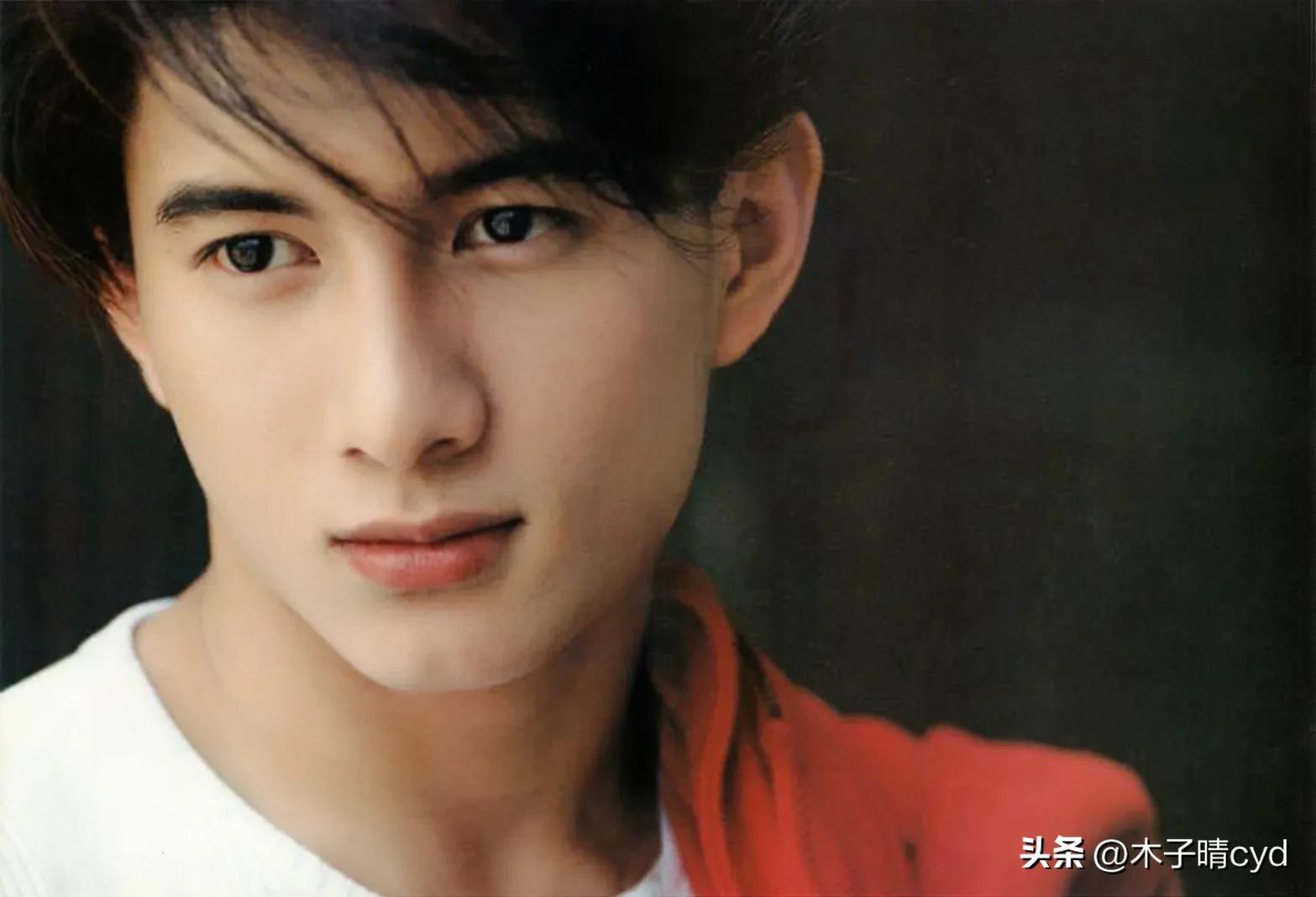 Wu Qilong is still in style after half a century, look at his career ...