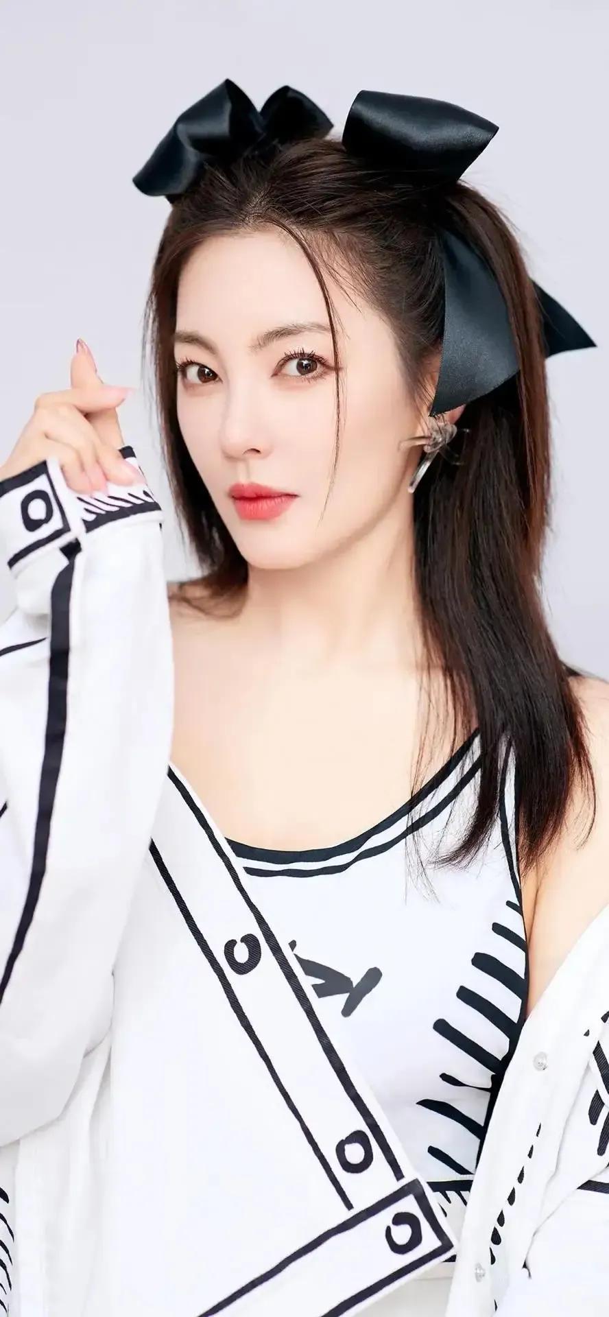 Beautiful Qin Lan and Zhang Yuqi - iMedia