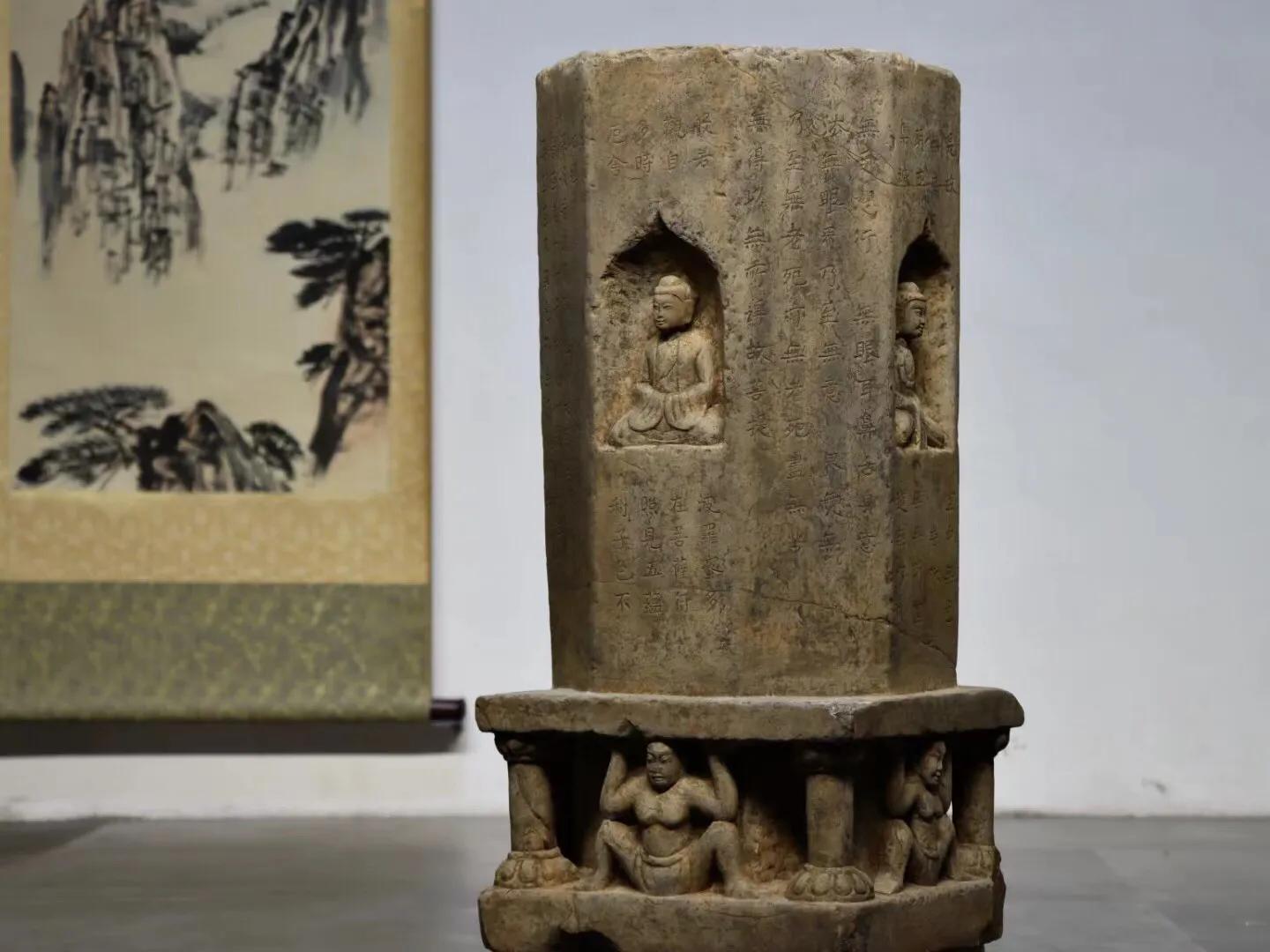 The octagonal stone column bluestone is 70 high and the bottom is 33 ...