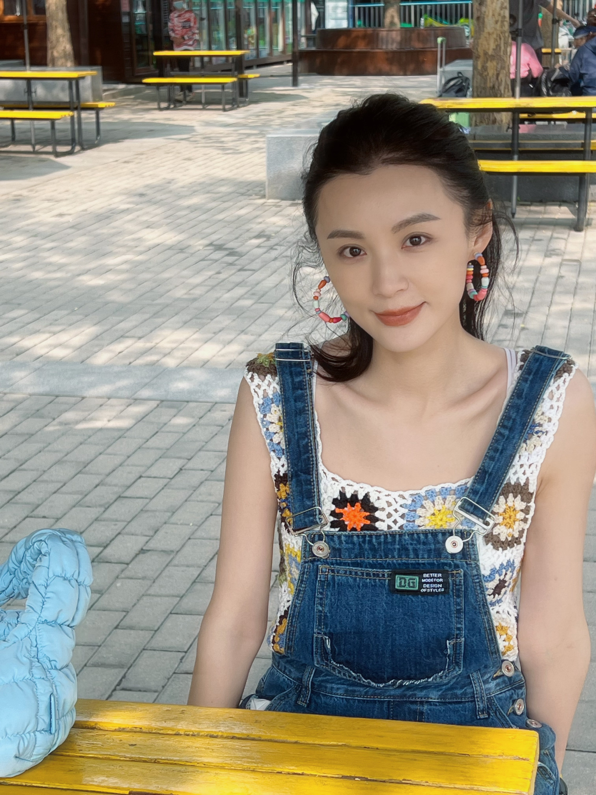 Actress Mao Linlin wears a suspender suit, as pure as a girl, and is ...