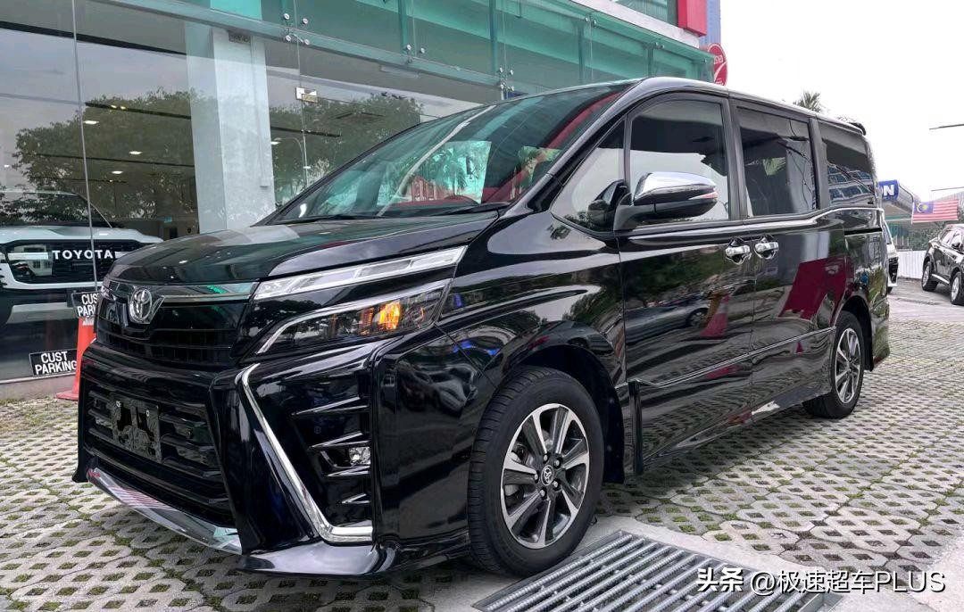 2023 Toyota VOXY exposed, looks like "Little Alpha", side sliding door ...