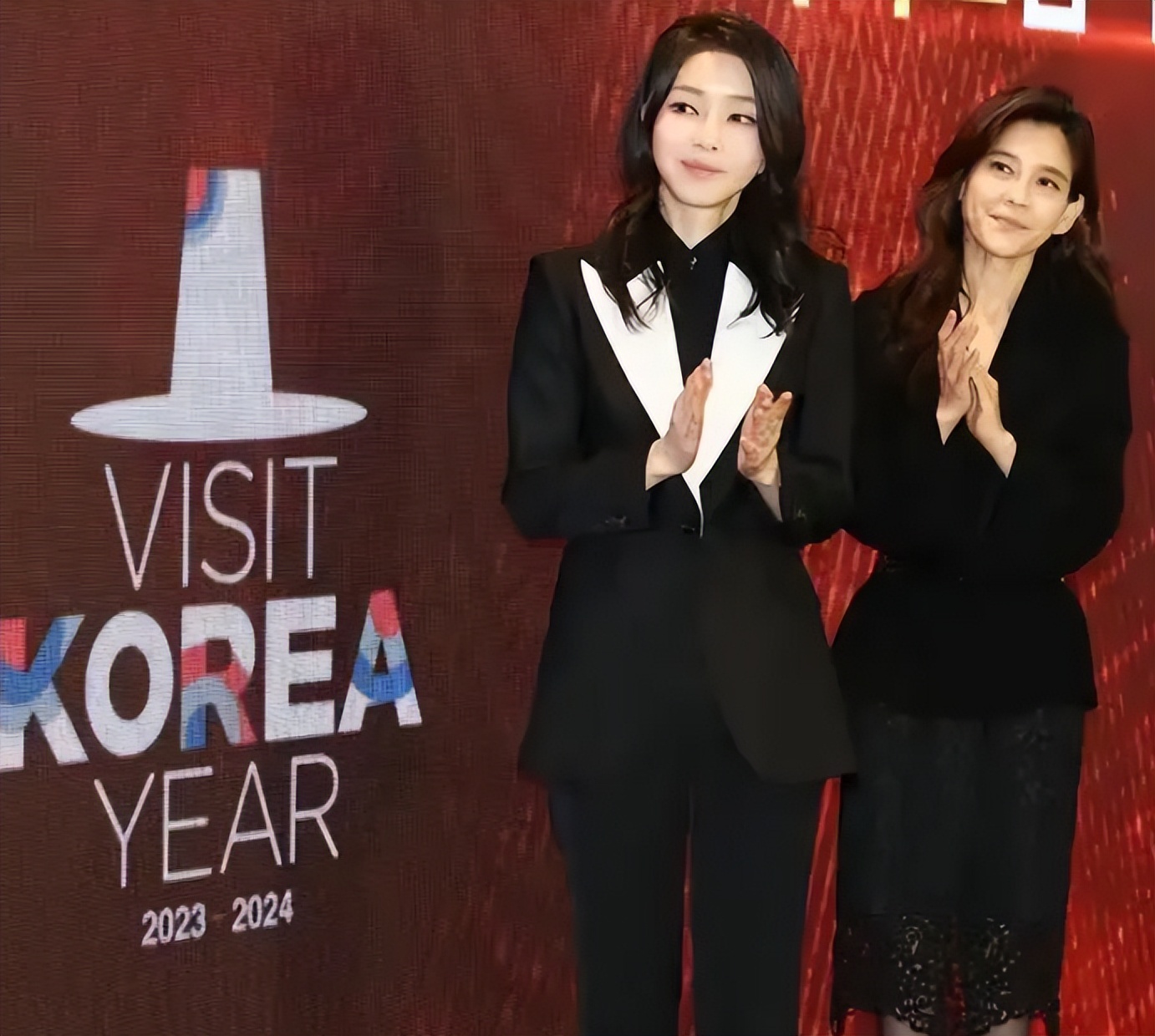 Li Fuzhen is on the same stage as Mei Jianxi, her baby face shines out ...