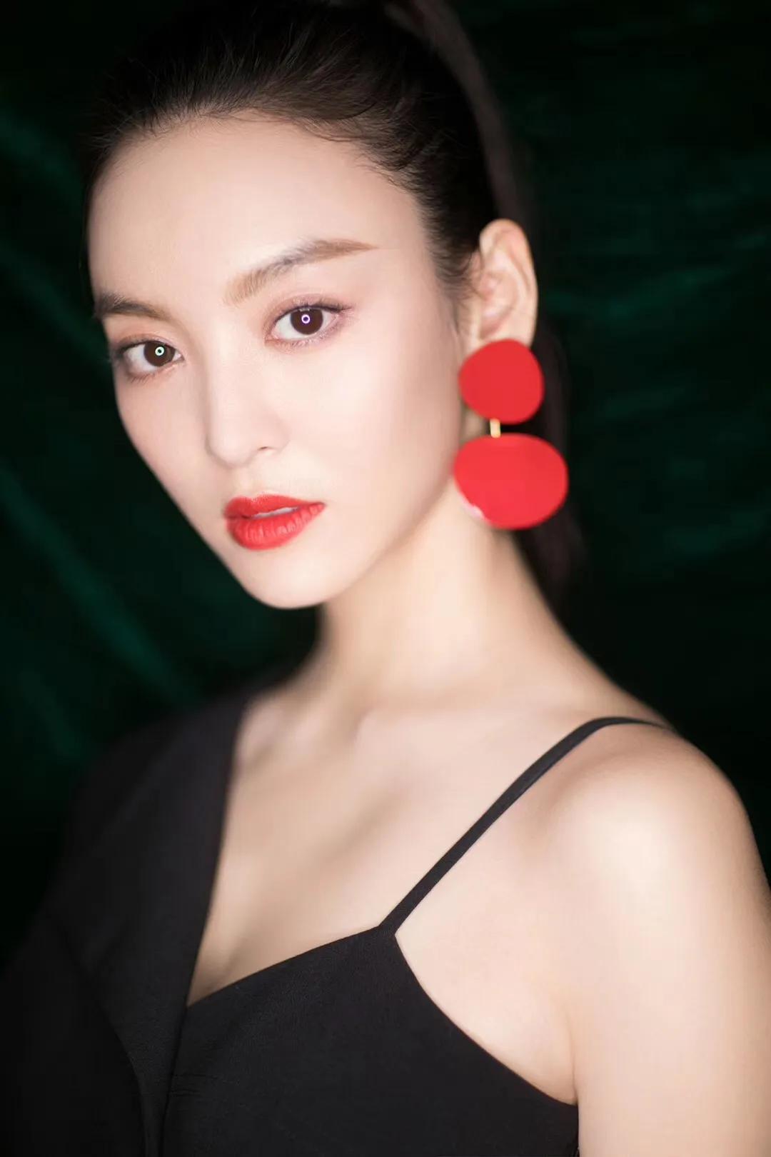 You Jingru is so beautiful - iNEWS