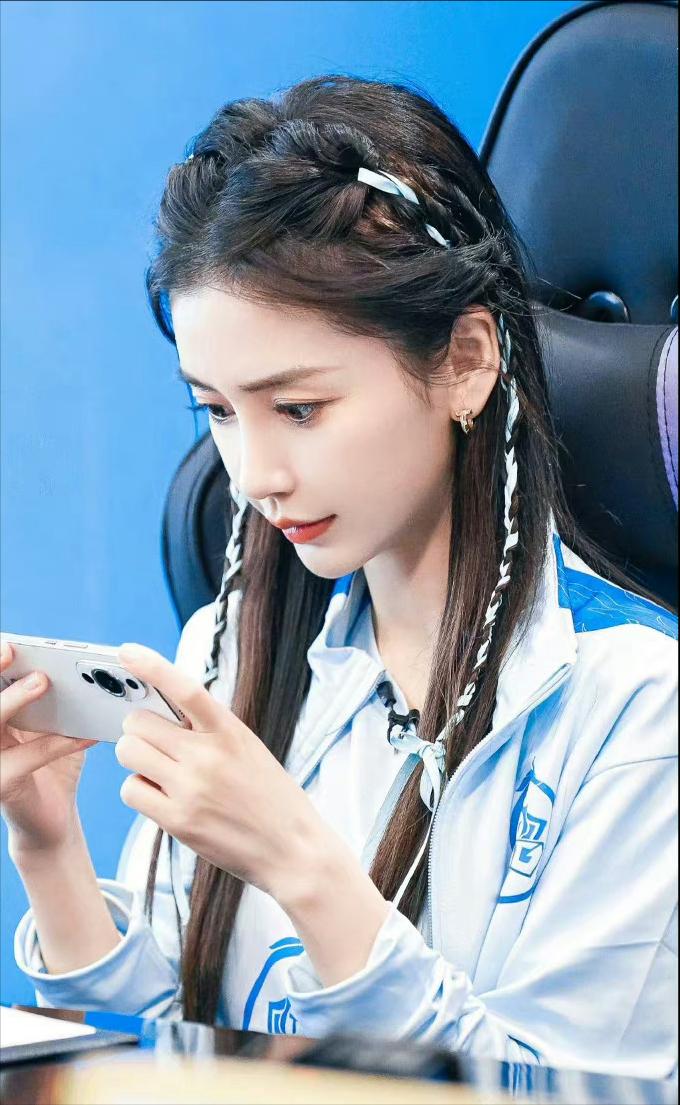 Angelababy's half-braided braid style stunned everyone. When will the e ...