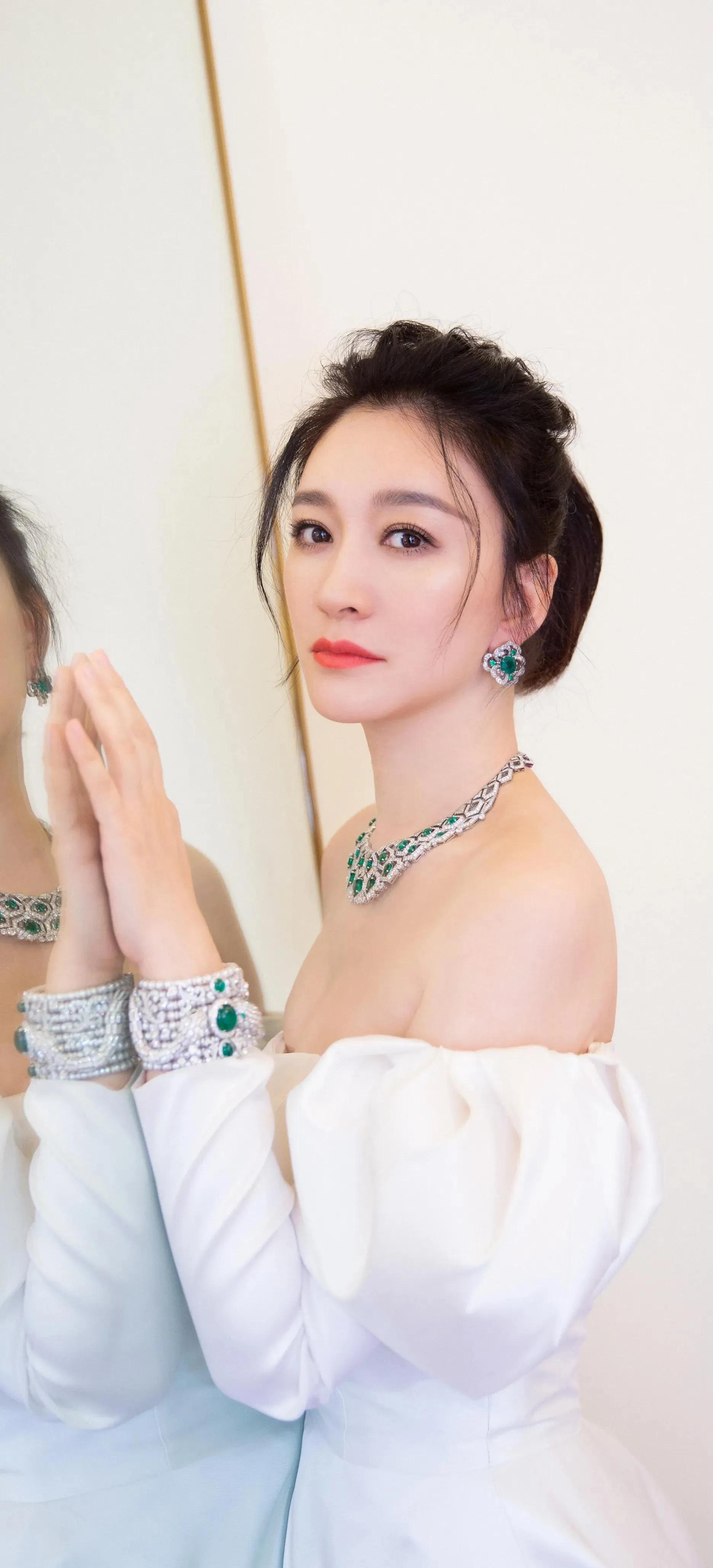 Li Xiaoran: The skin is white and beautiful, dignified and majestic ...