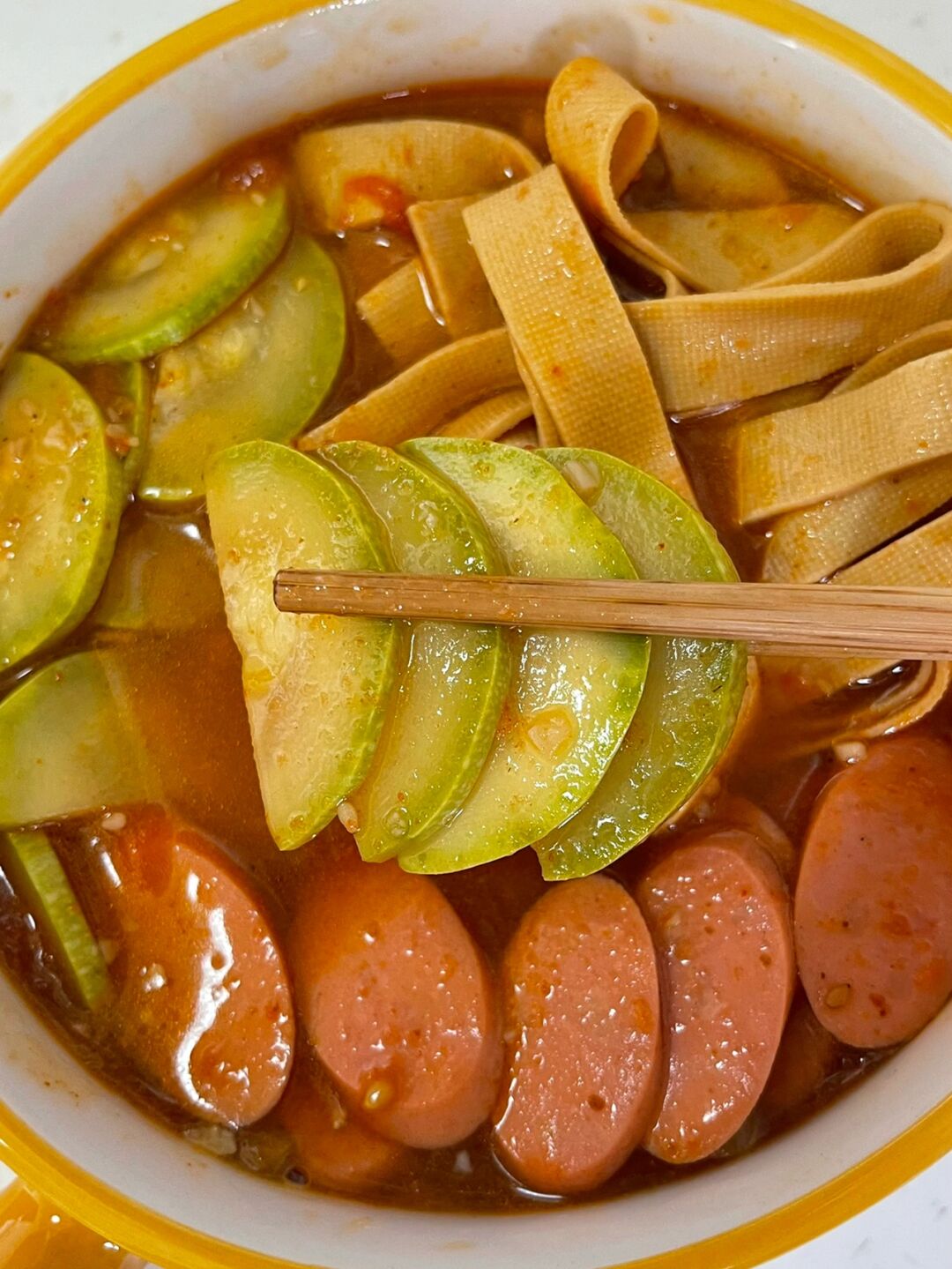 Never tire of eating! Spicy and sour soup fake noodles, using bean skin ...