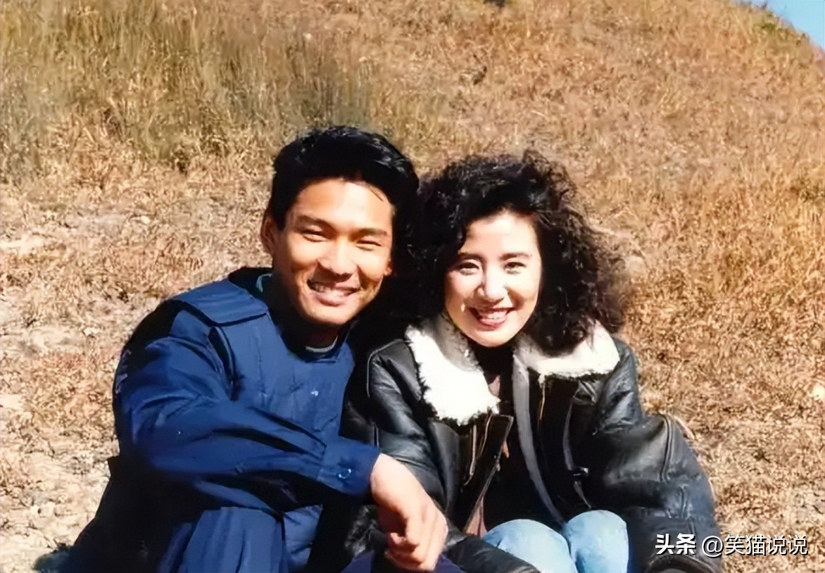 The 60-year-old Du Dewei was praised for his stage performance. He was ...