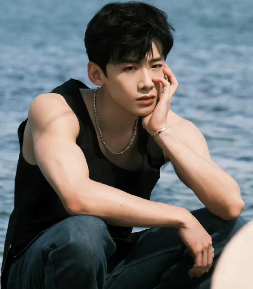 Bai Jingting' by the sea - iNEWS