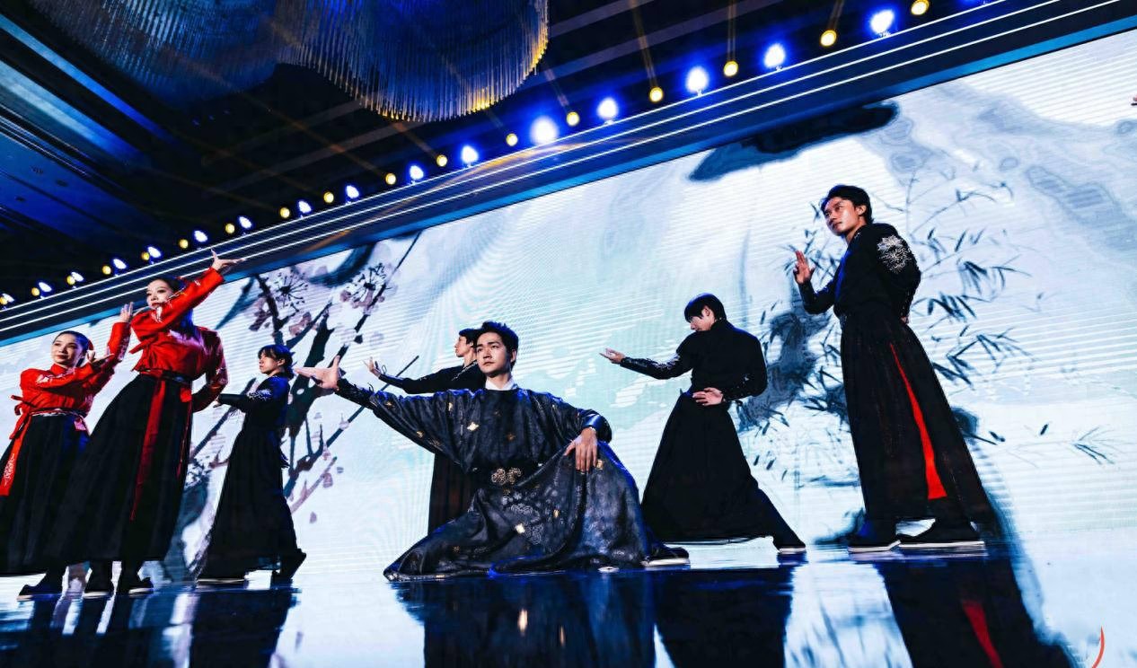 Yang Guizhen holds a banquet of thousands of crabs to explore the ...