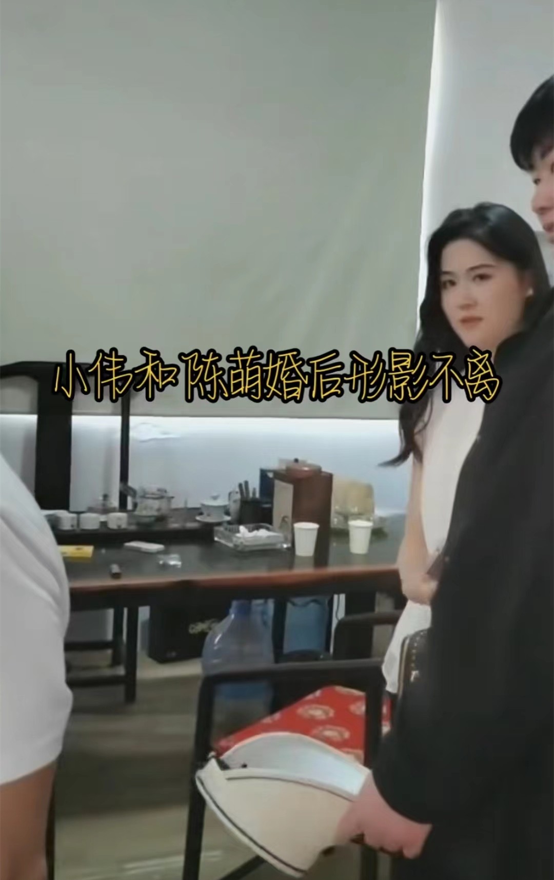 Chen Meng and Zhu Xiaowei drove home. Chen Meng drove with a flat belly. After marriage, the ...