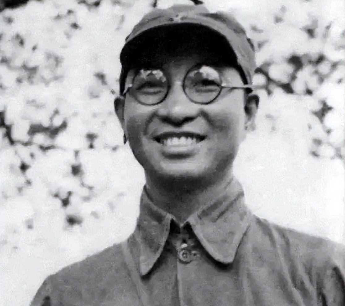 Chen Geng showed his prowess in Vietnam. The Vietnamese asked: How many generals like you are ...