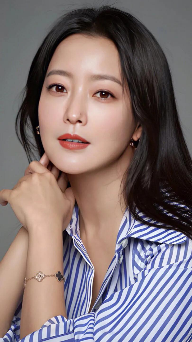Korean actress: Kim Hee-sun - iNEWS