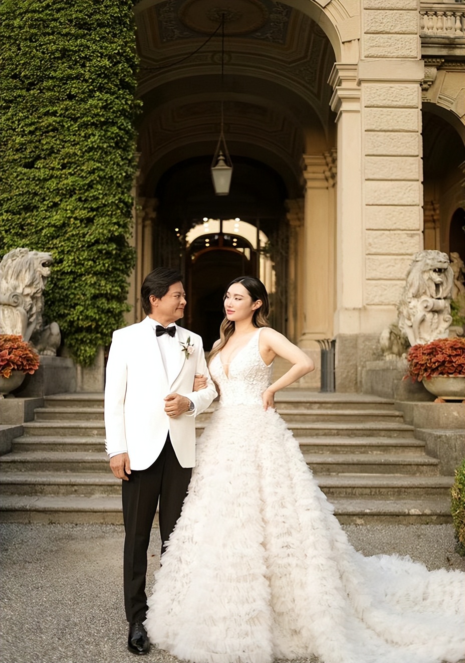 Warren Mok is in his sixtieth year, and the old tree blooms new flowers ...