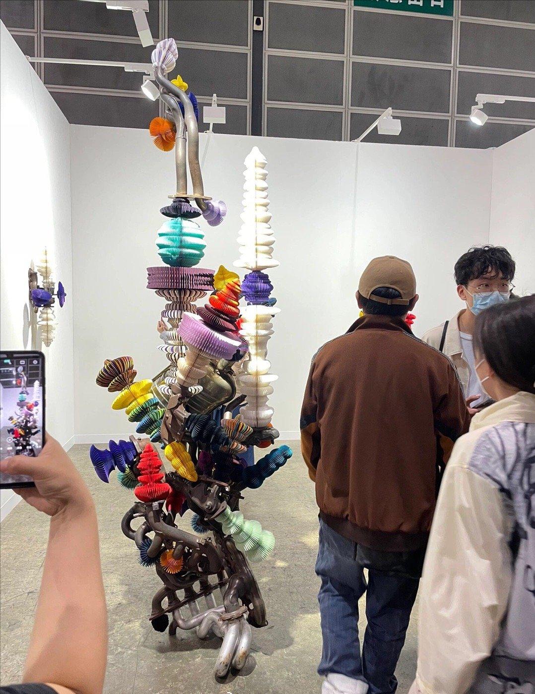 Huang Bo took his beloved daughter to Hong Kong to see the exhibition ...