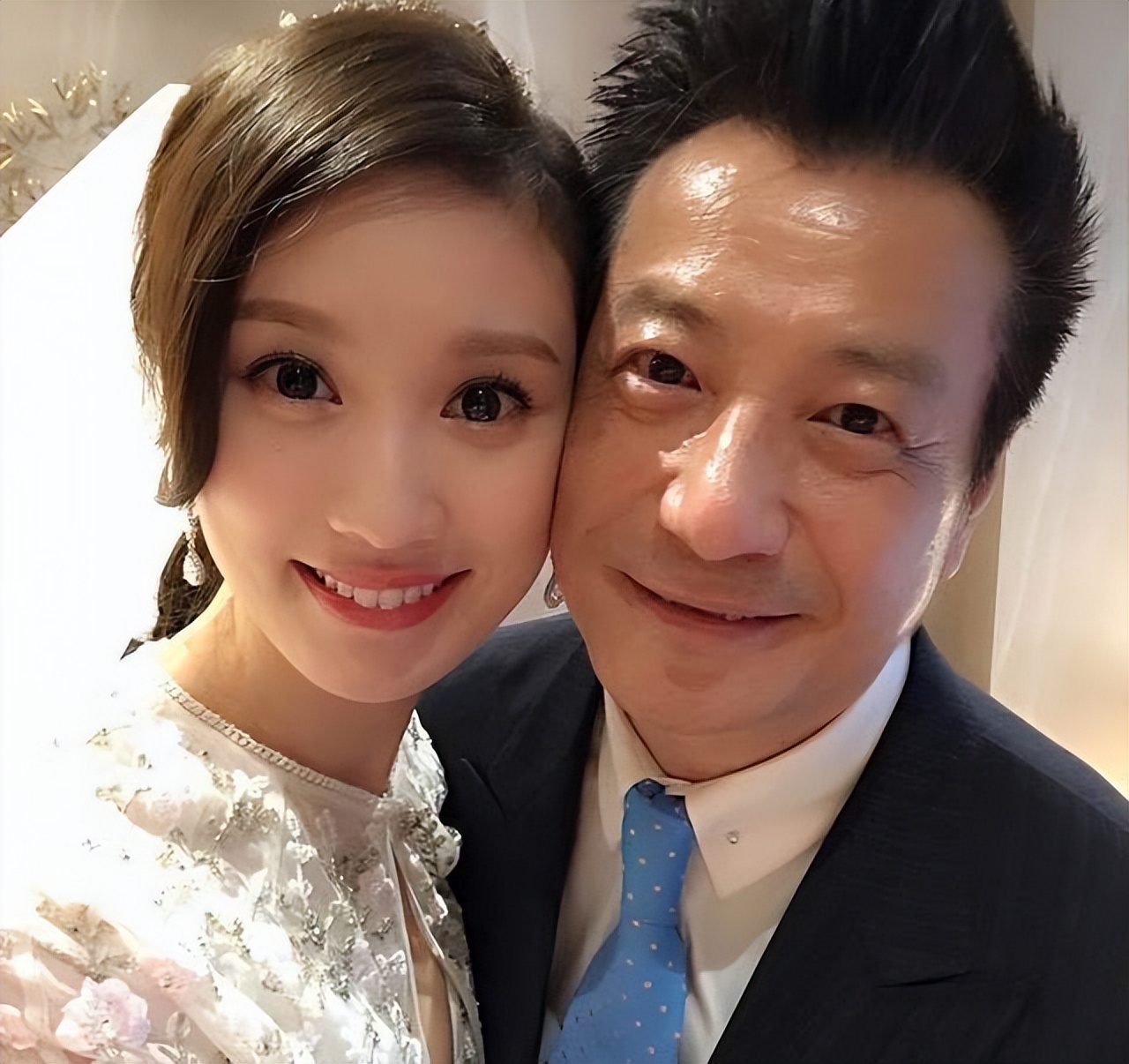 Hong Kong actor Shi Xiu's daughter-in-law Lin Youwei took a swimsuit photo for half a year of ...