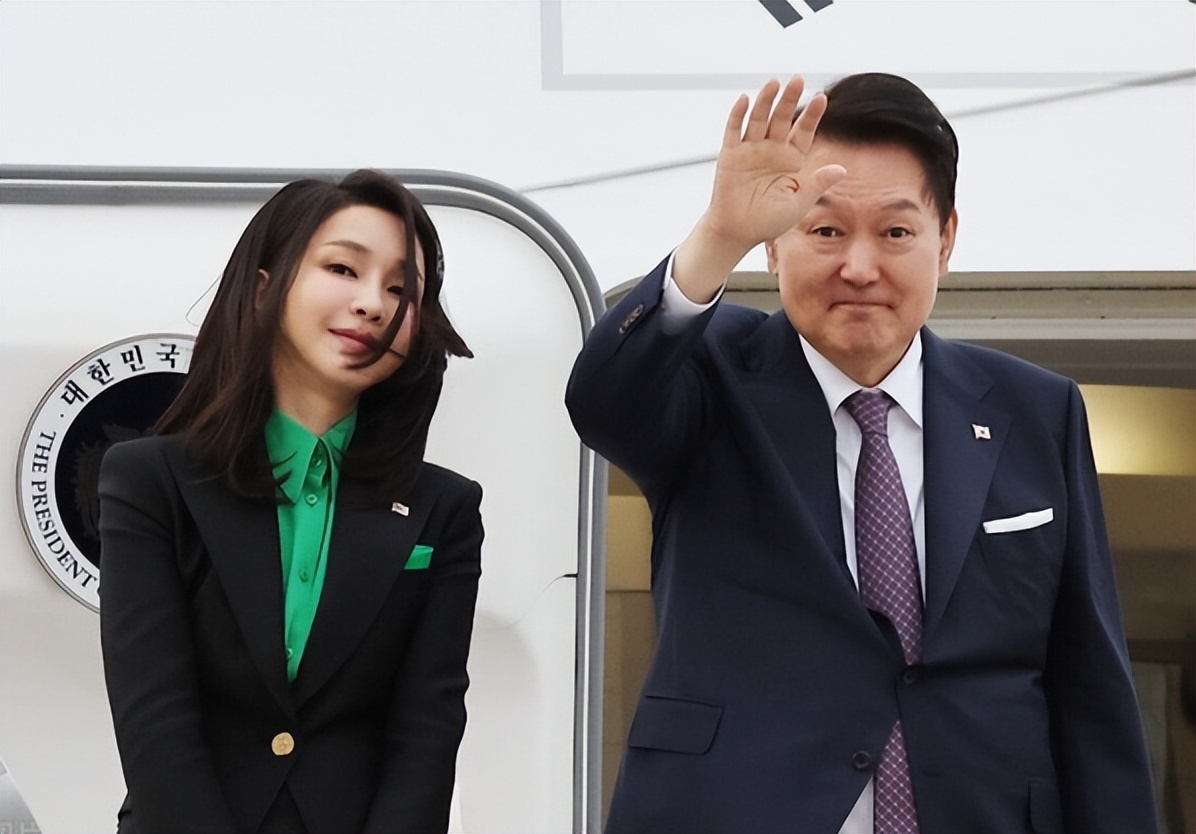 The first lady of South Korea looks like a young girl, she looks pure ...