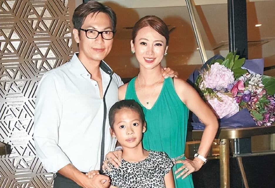 Weng Hong's 15-year-old daughter grew up with plastic surgery! Face ...