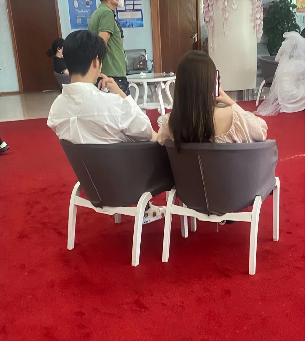 The CP ceiling is broken! Zhao Qijun and Yang Kaiwen received the certificate, the couple ...
