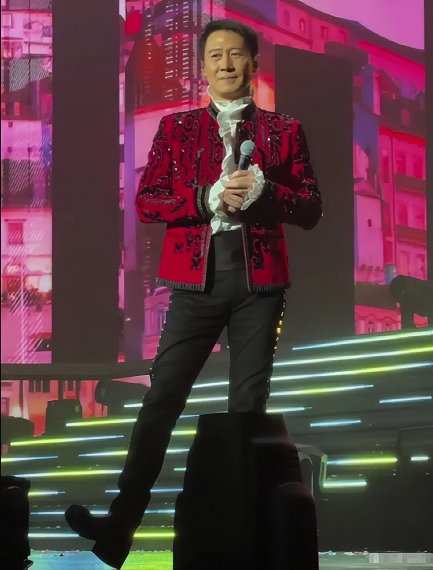 What stimulated Liming? Wearing tight pants and high heels at a young ...