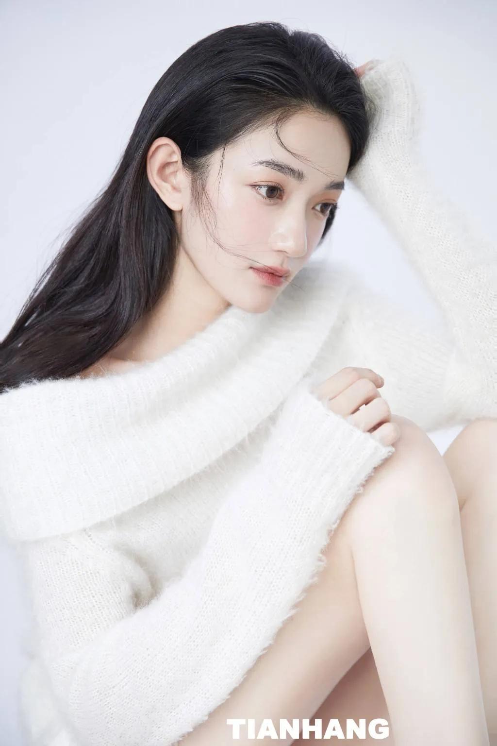 Fang Chutong: Qingyan and refined, beautiful and lovely - iNEWS