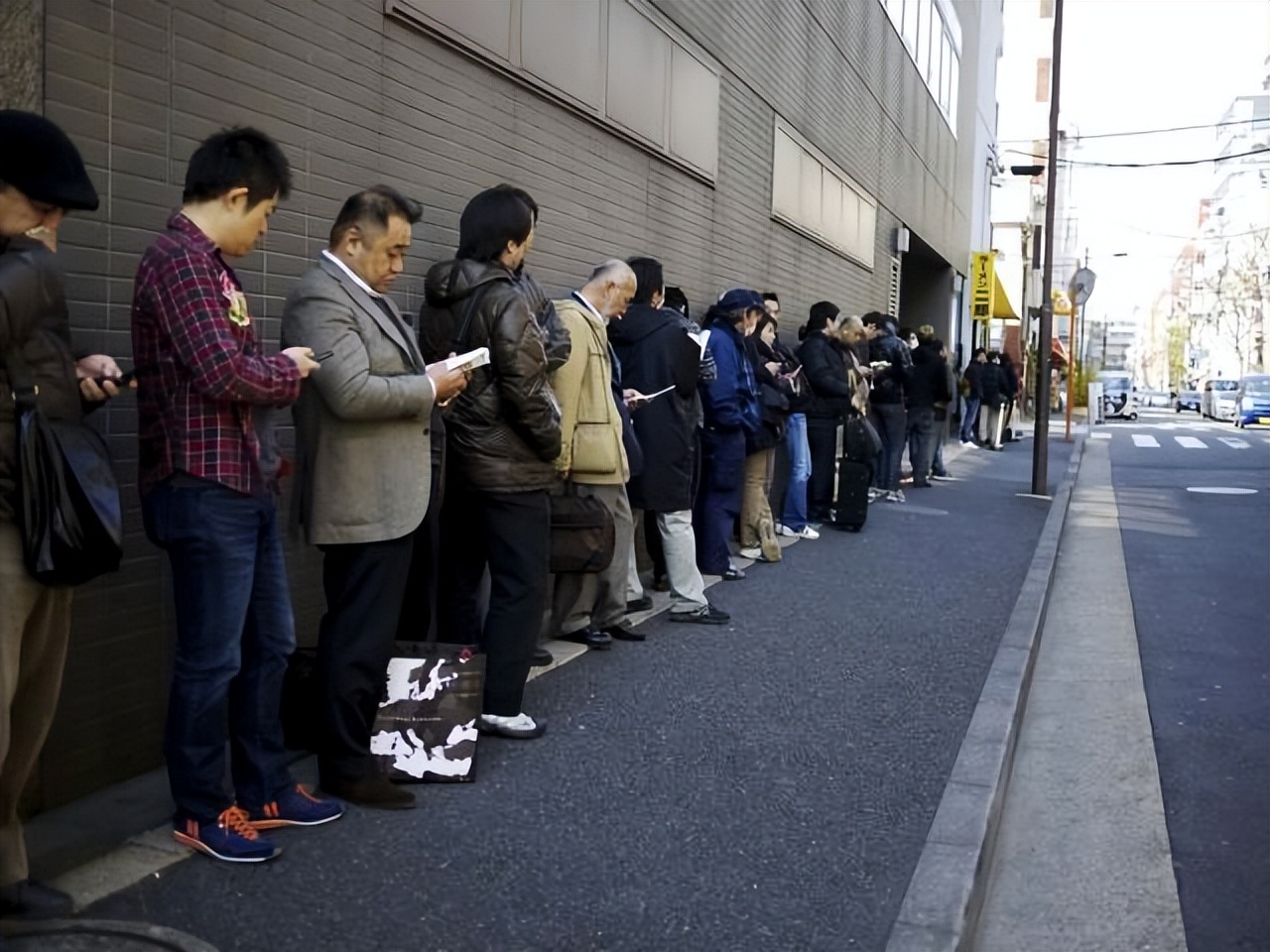 Why the Japanese love to follow the rules - iNEWS