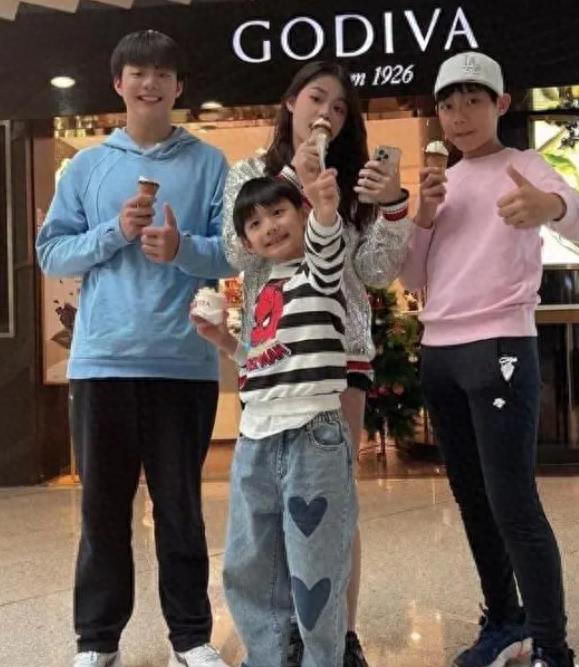 Netizens were amazed by the 4 internet celebrity bloggers who were ...