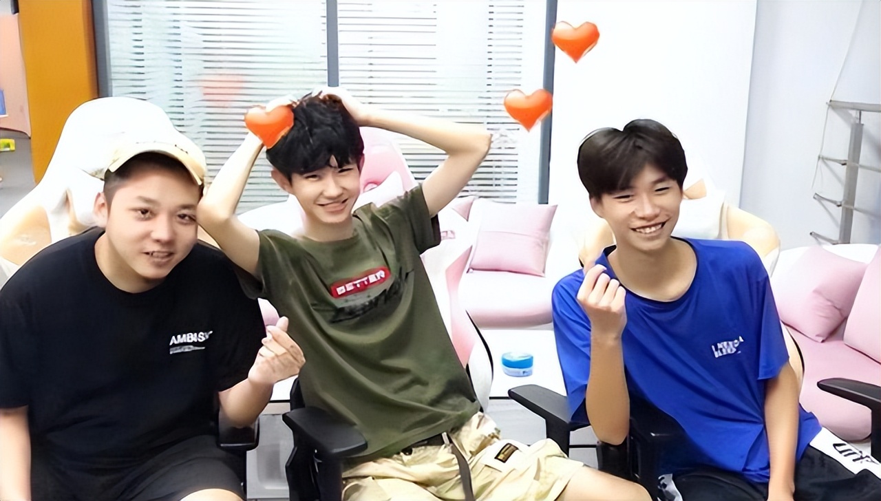 AG藍柚重回賽場，擔任Hero首發卻被LGD爆錘，出圈壓力太大了 - 資訊咖