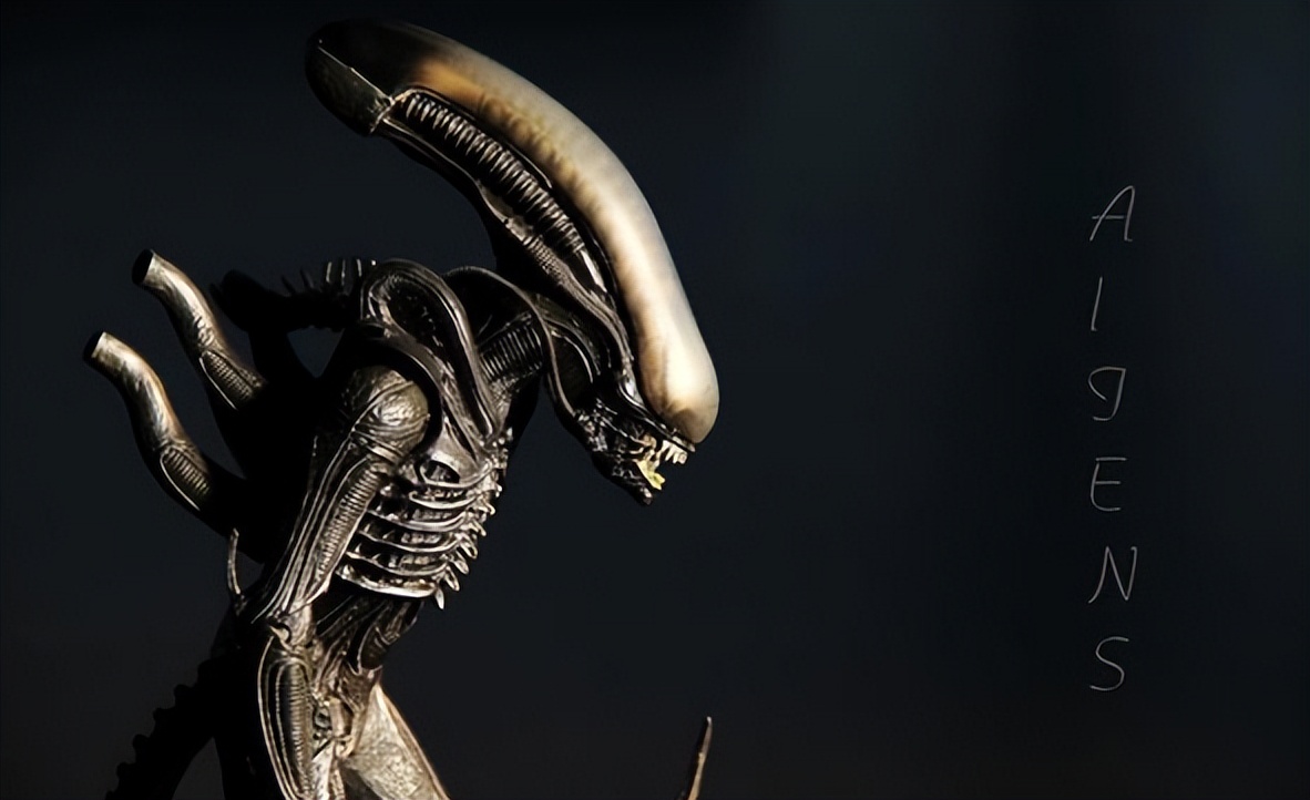 How does the movie "Alien" achieve the classic effect of science ...