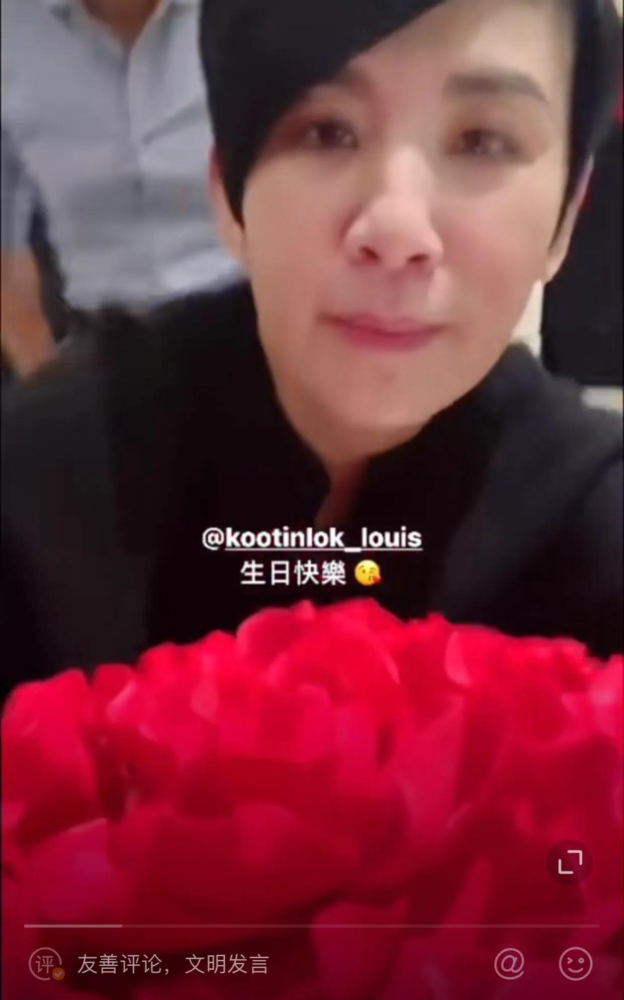 Wu Junru posted a video for 52-year-old Gu Tianle's birthday, holding a red rose to wish him to ...