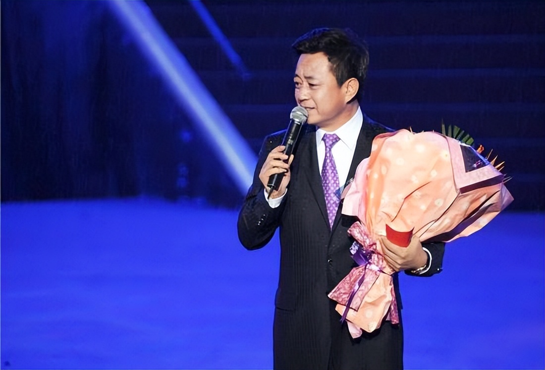Famous CCTV host Gu Guoning: After his father died of illness, he ...