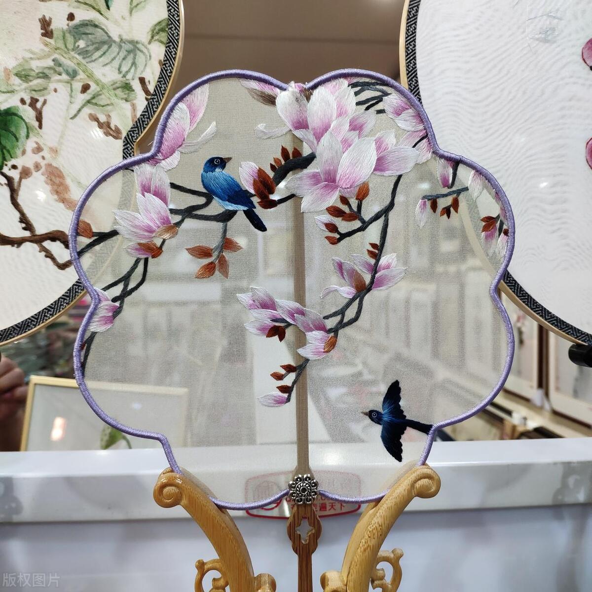 One of the traditional Chinese embroideries - Hunan embroidery - iNEWS