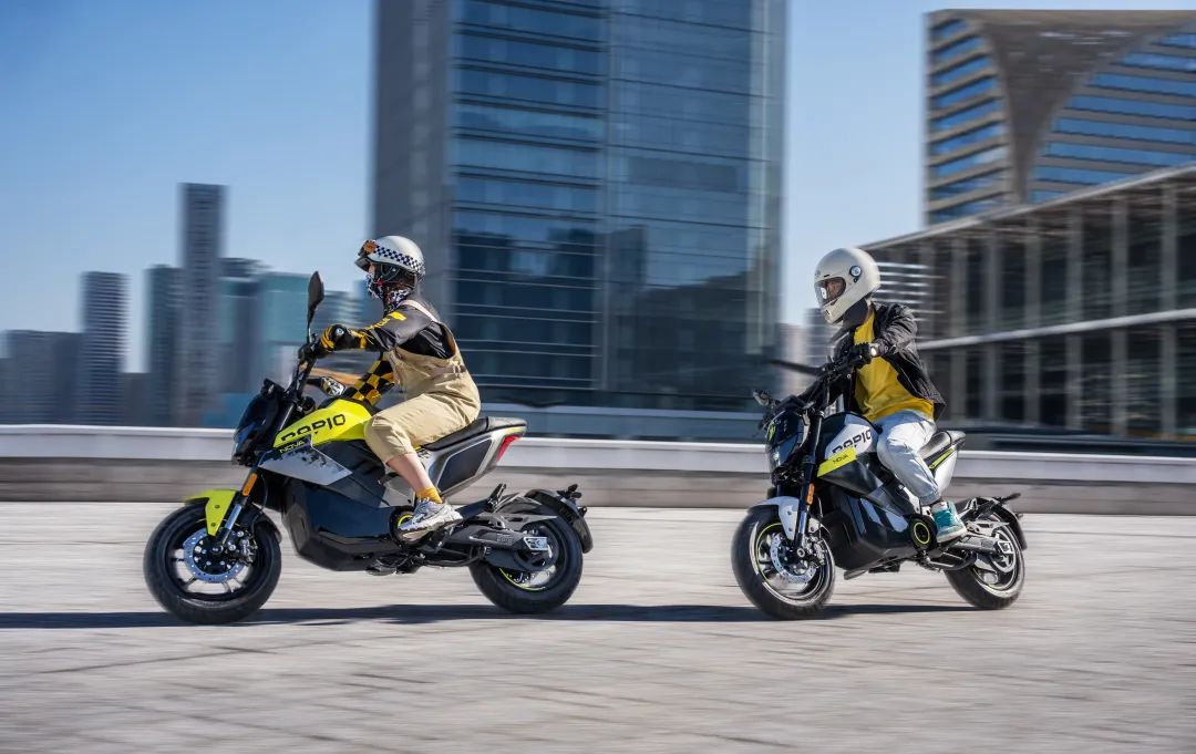 The Chunfeng Electric Motorcycle is equipped with the same brand ...
