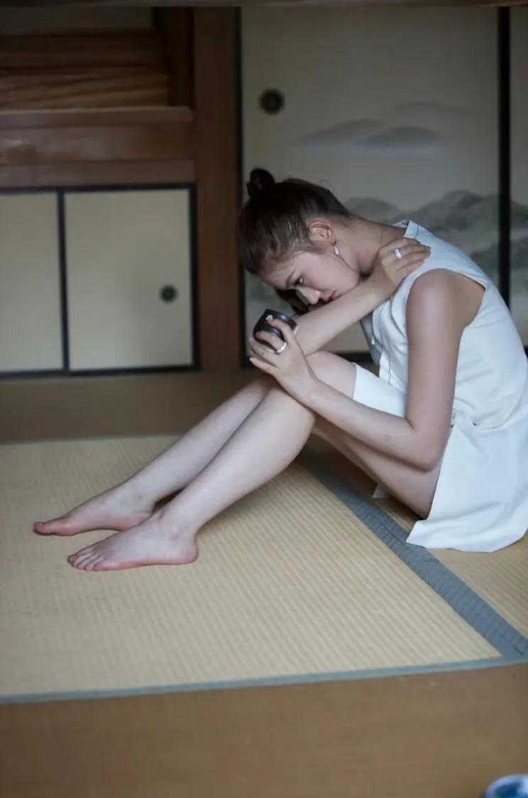 Lin Yun's beautiful legs in summer - iNEWS