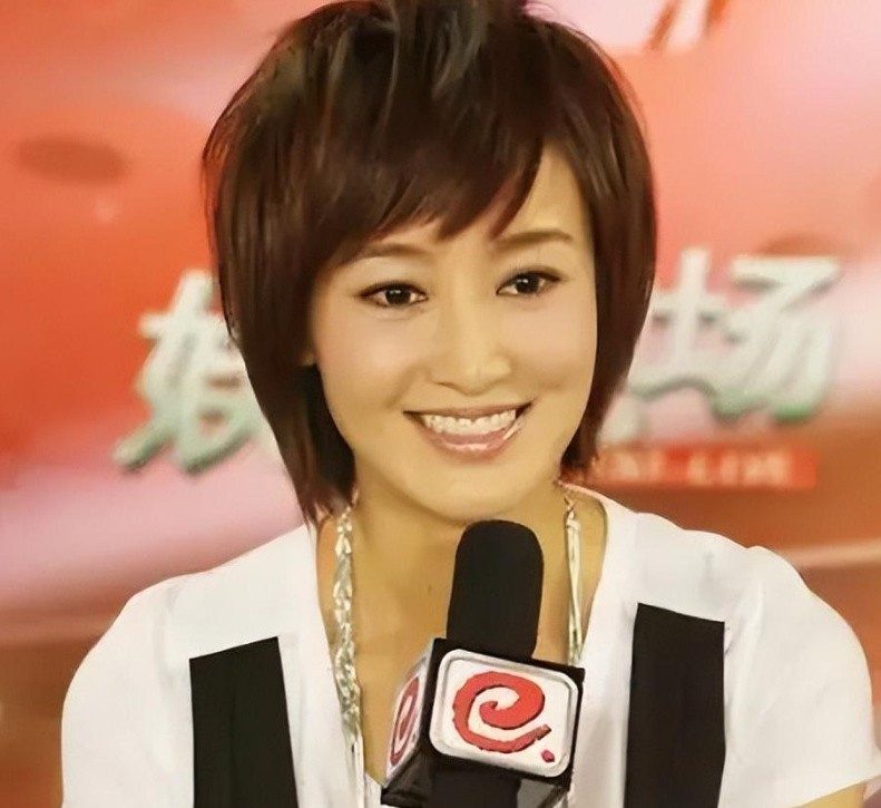 Review: The 24-year-old host of the Spring Festival Gala was forced to ...