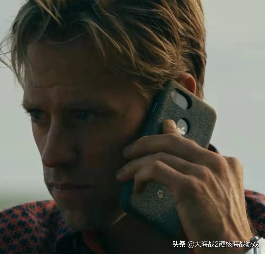 Villains can't use iPhones?It's really embarrassing for the directors ...