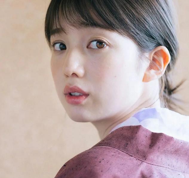 The most popular female anchor in Japan: Brows and eyes are curvy and ...