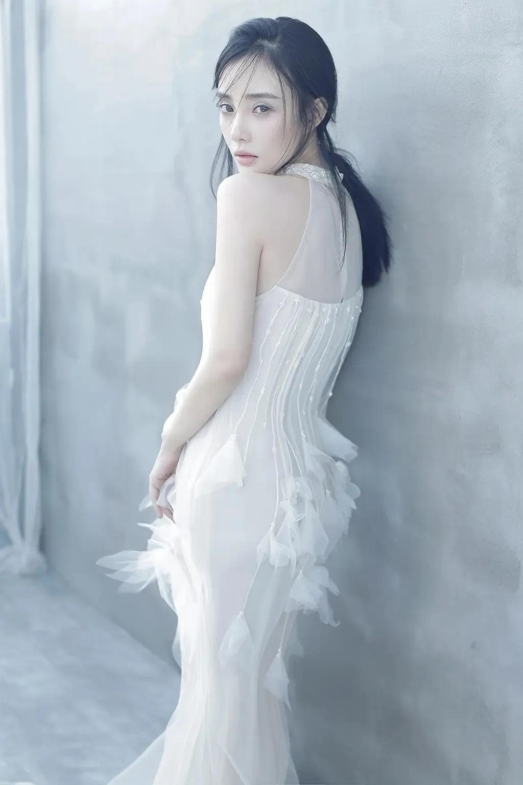 China's top goddess Li Xiaolu, small and exquisite and as beautiful as Baolu - iNEWS