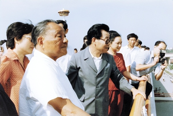 In 1984, Jet Li wrote a letter to seek help from Deng Xiaoping. Deng ...