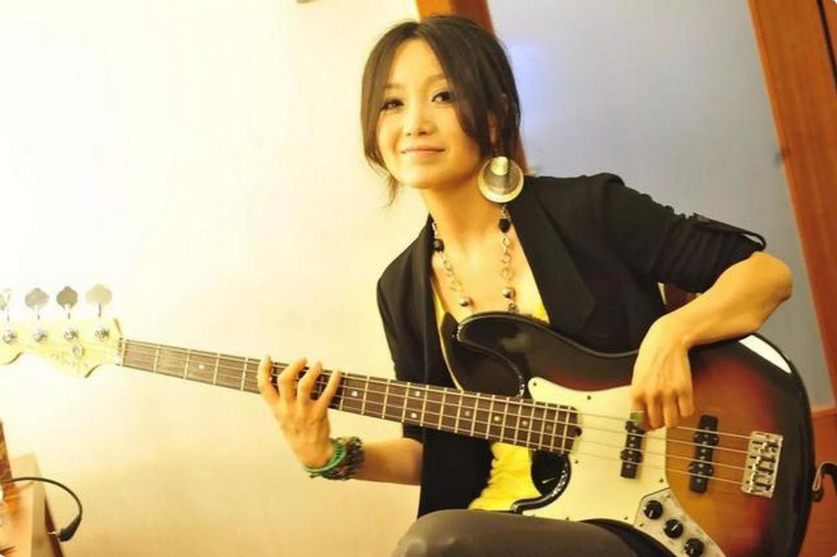 The underworld singer Zang Tianshuo is so crazy, he slapped Mei Ting and smashed Jackie Chan's ...