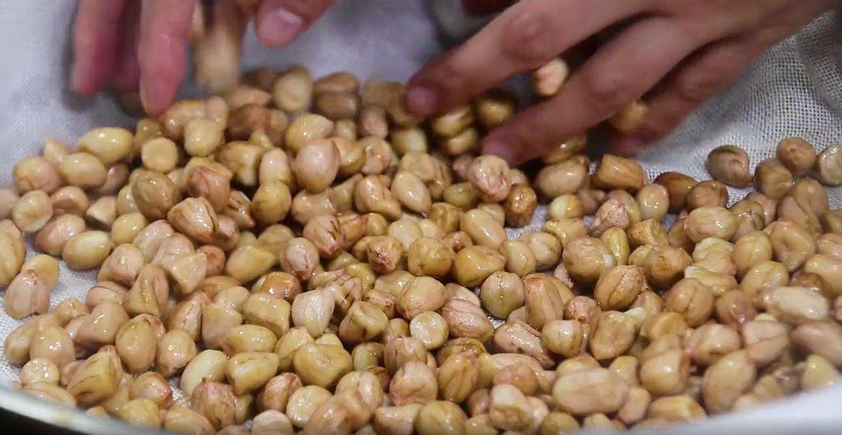 Add a handful of garlic to peanuts to teach you the secret recipe of ...